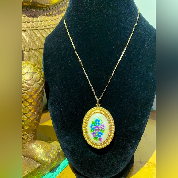 Avon | Jewelry | Vintage Avon Pendant | Poshmark